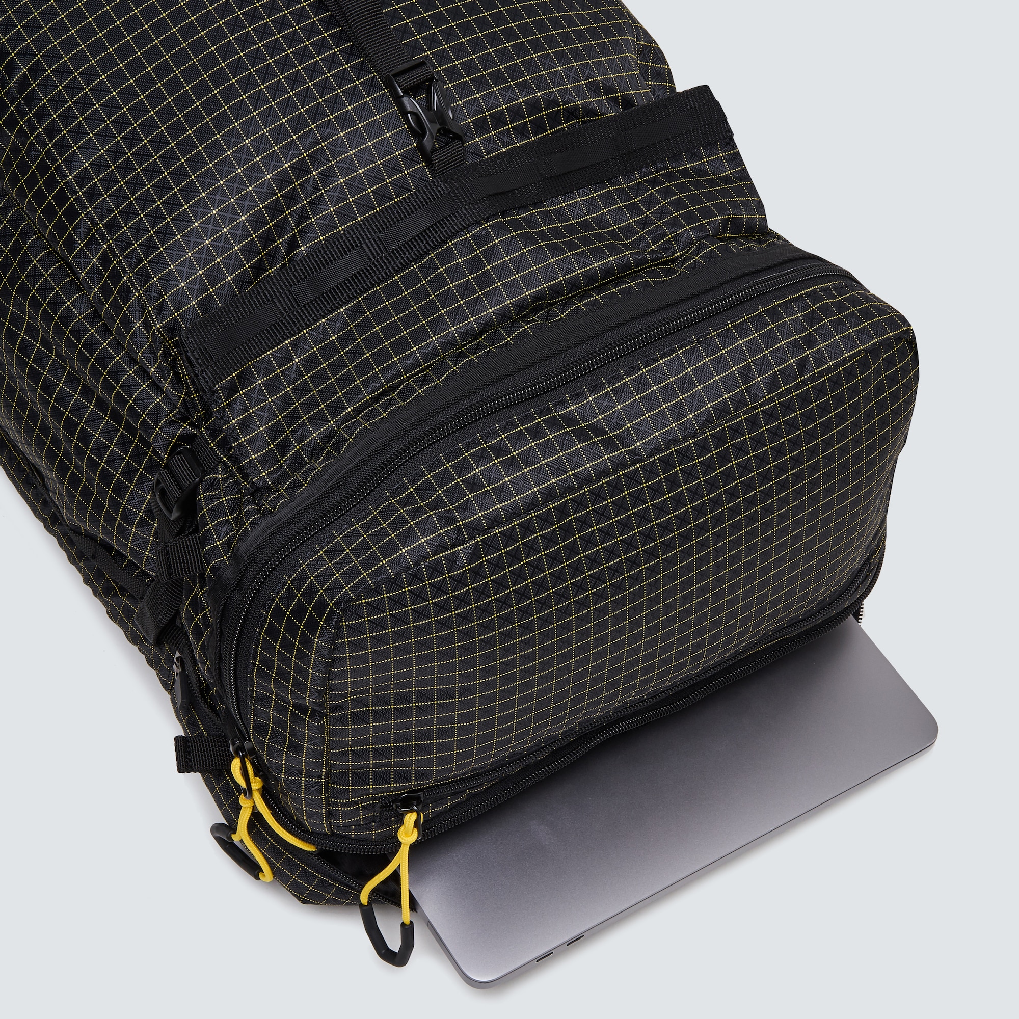 Oakley Essential Box Pack L 4.0 - Radiant Yellow - FOS900232-5RY ...