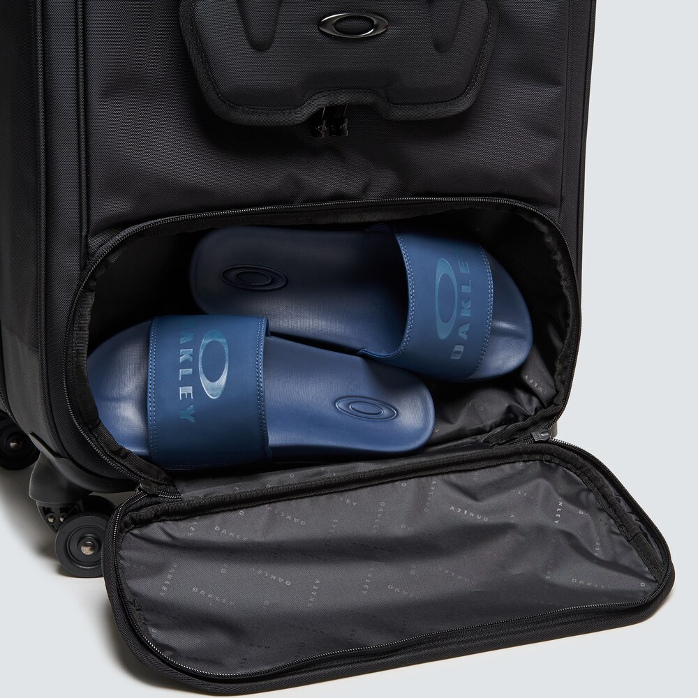 Oakley Icon Medium Trolley 4 W - Blackout - FOS900068-02E | Oakley US Store
