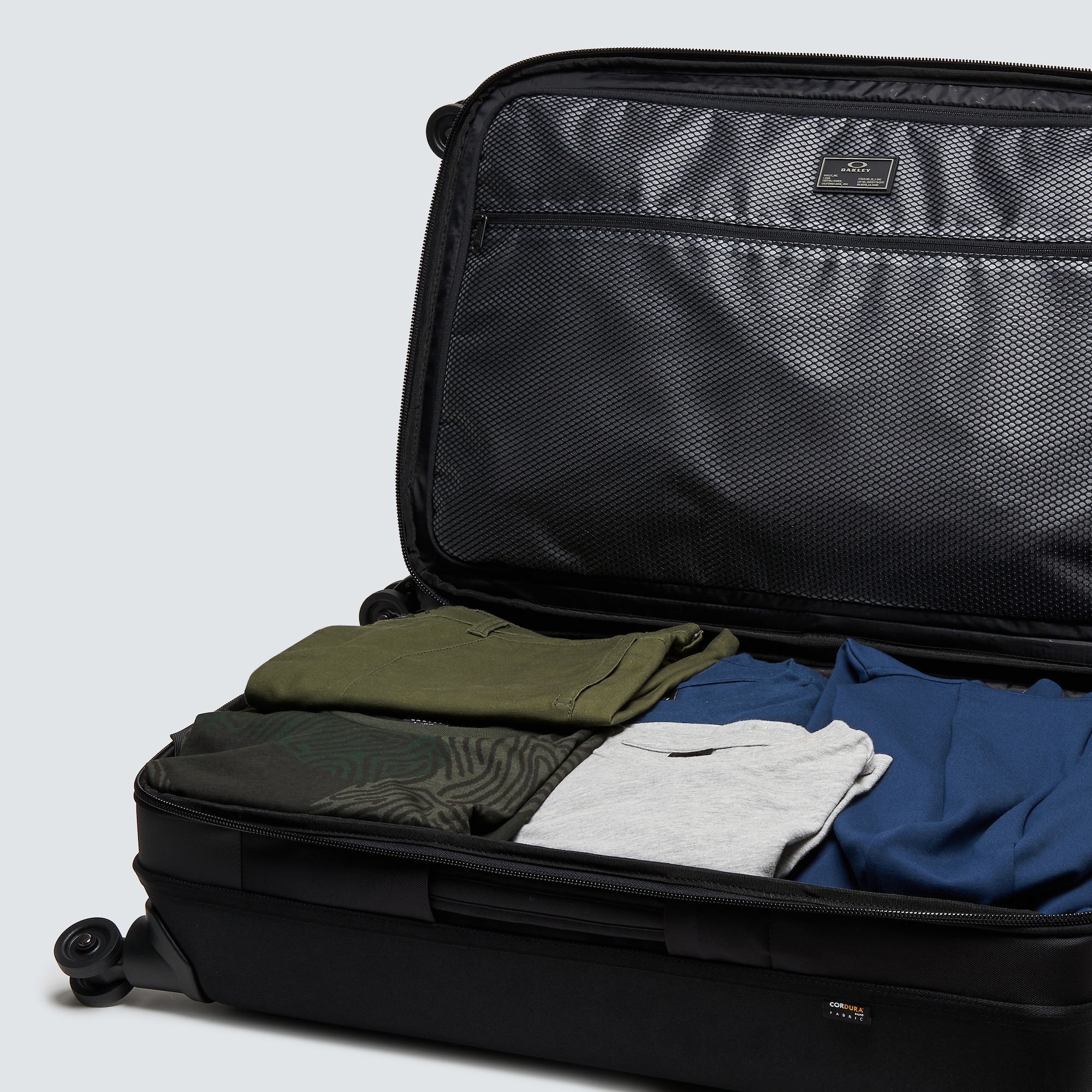 Oakley Icon Medium Trolley 4 W - Blackout - FOS900068-02E | Oakley US Store