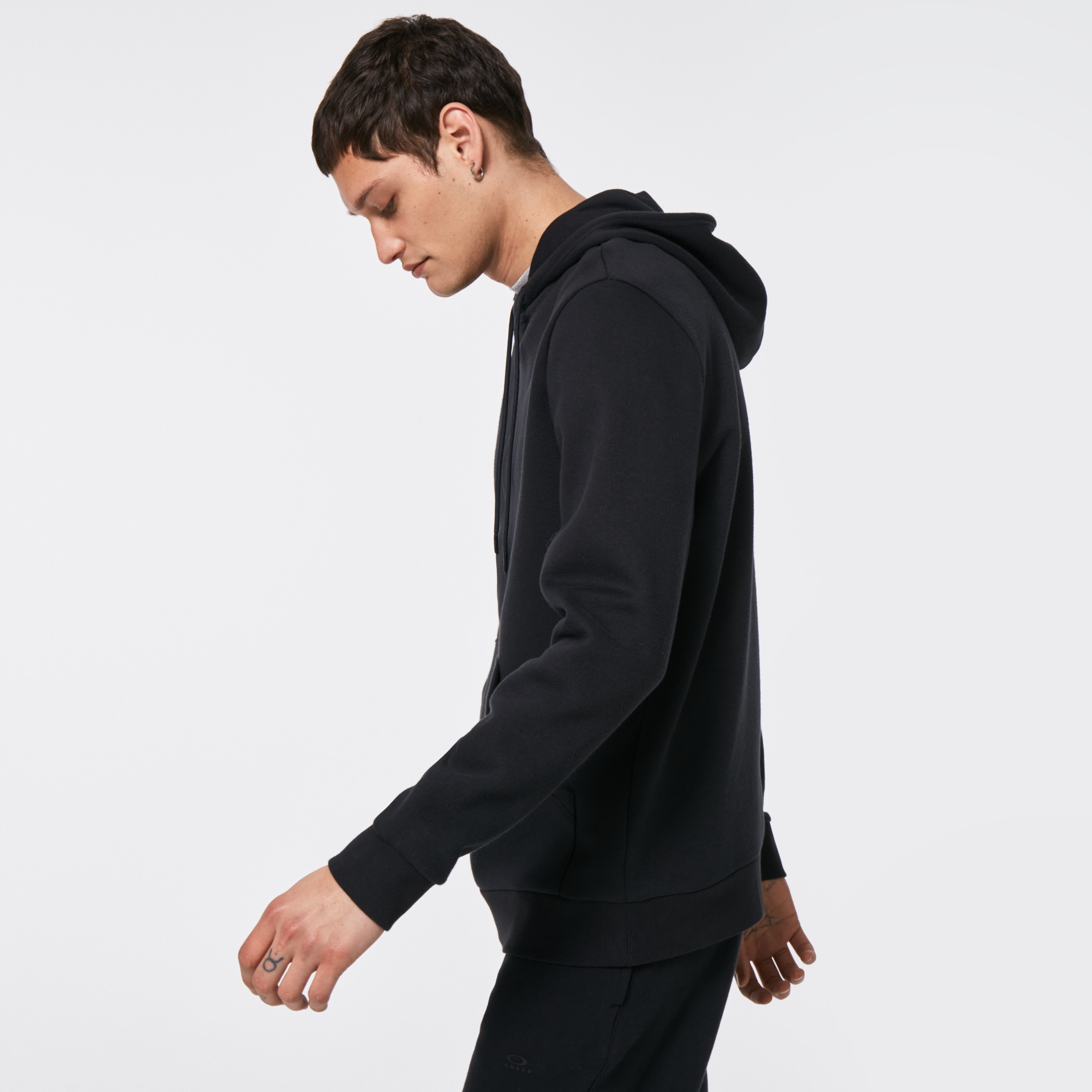 Oakley Relax Pullover Hoodie - Blackout | Oakley US Store