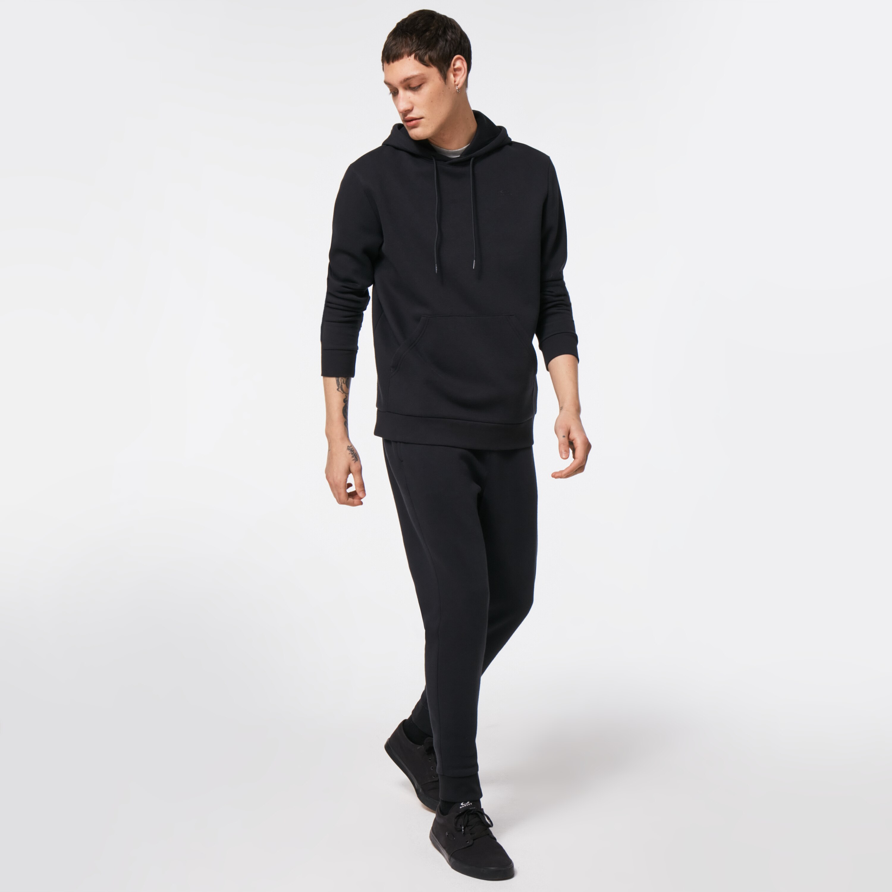 Oakley Relax Pullover Hoodie - Blackout | Oakley US Store