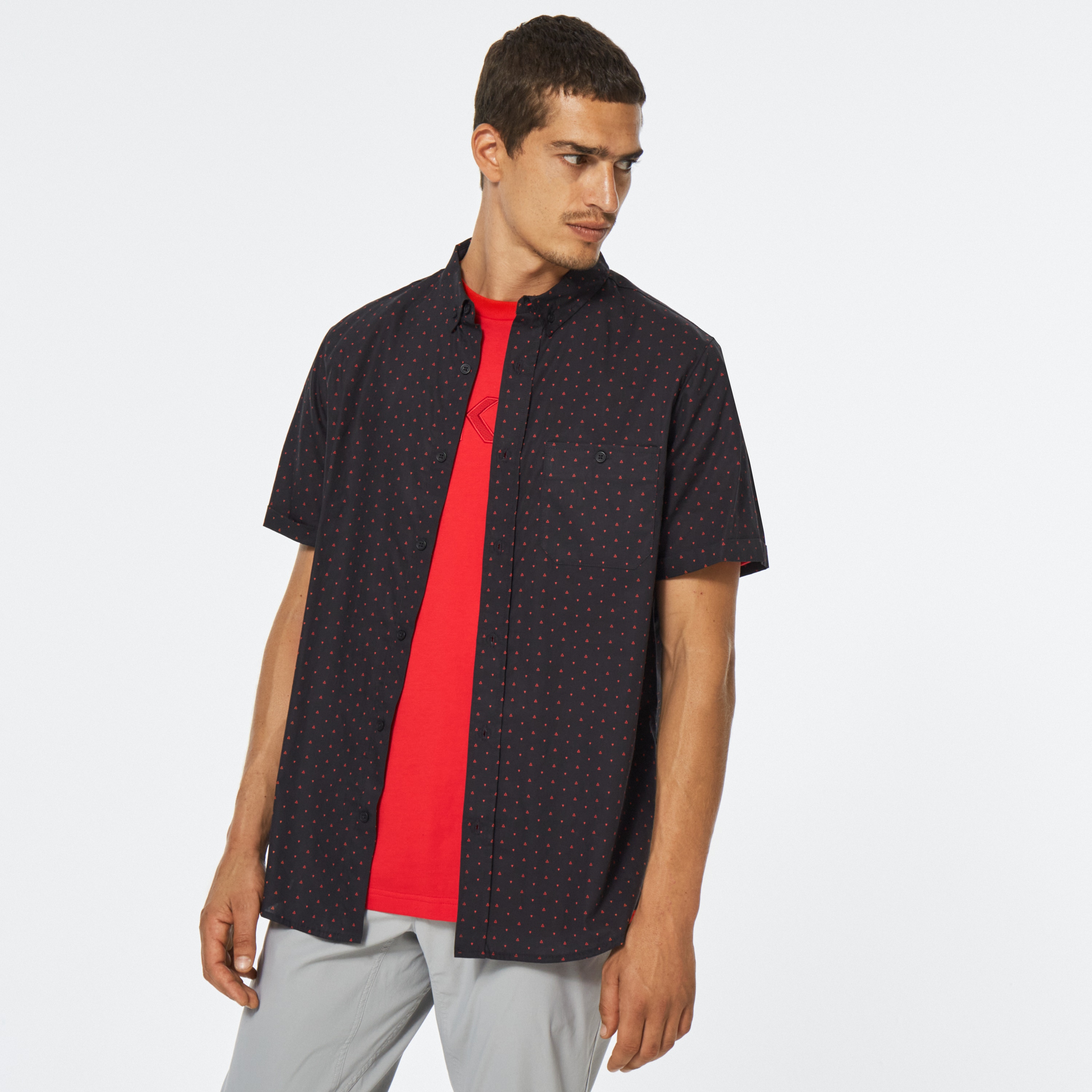 Oakley Kinney Button Down SS - Blackout | Oakley US Store