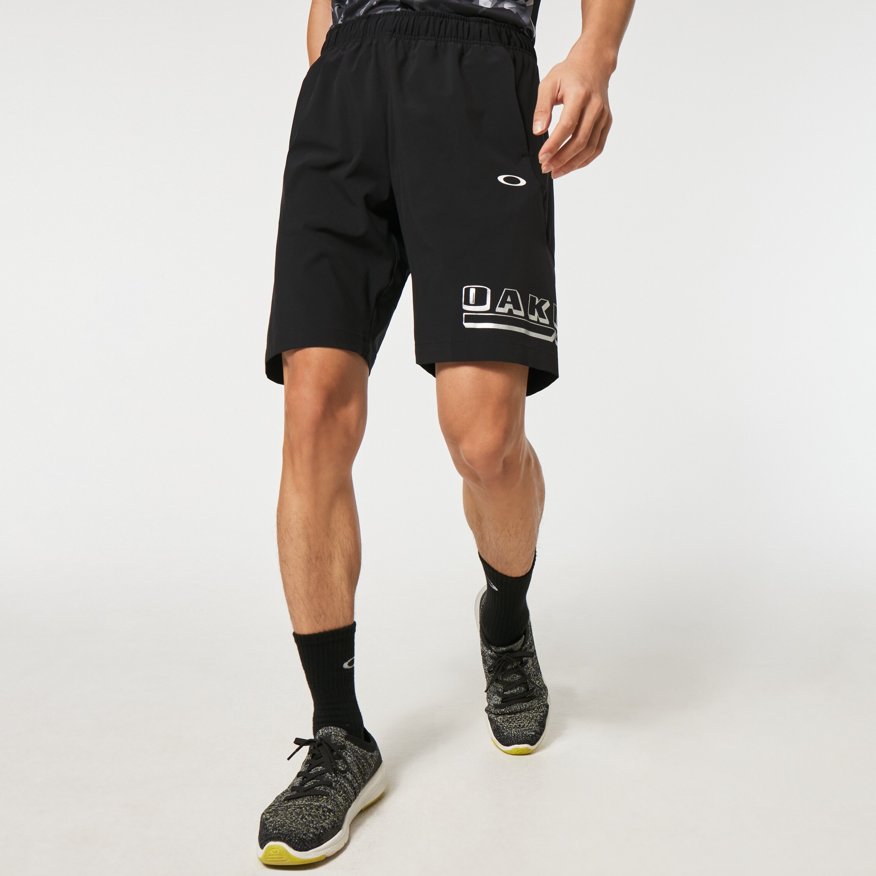Oakley Striking Wind Shorts 9Inch 1.0 - Blackout | Oakley JP Store